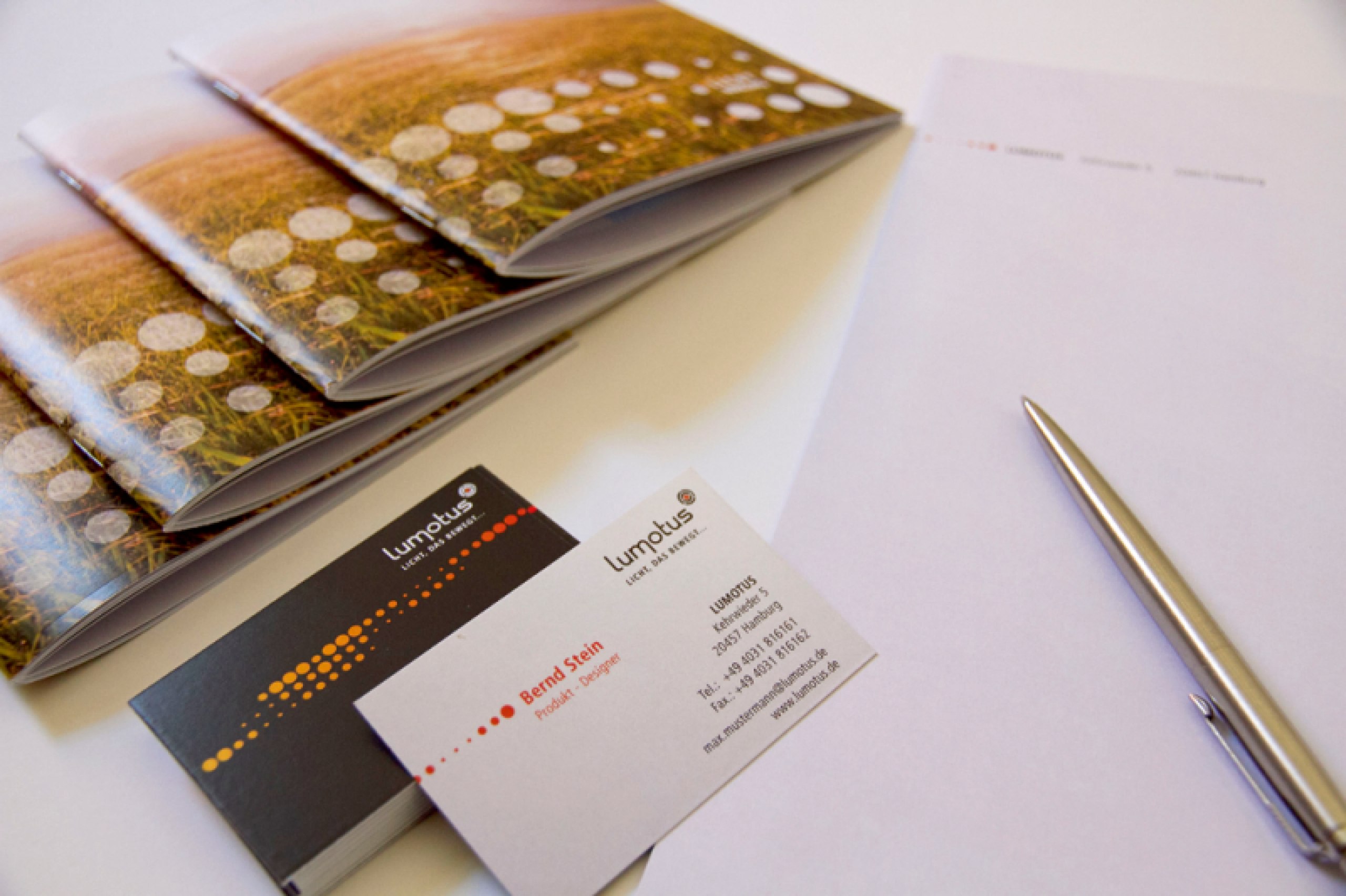 Entwicklung eines Corporate Design für das fiktive Unternehmen LUMOTUS ...